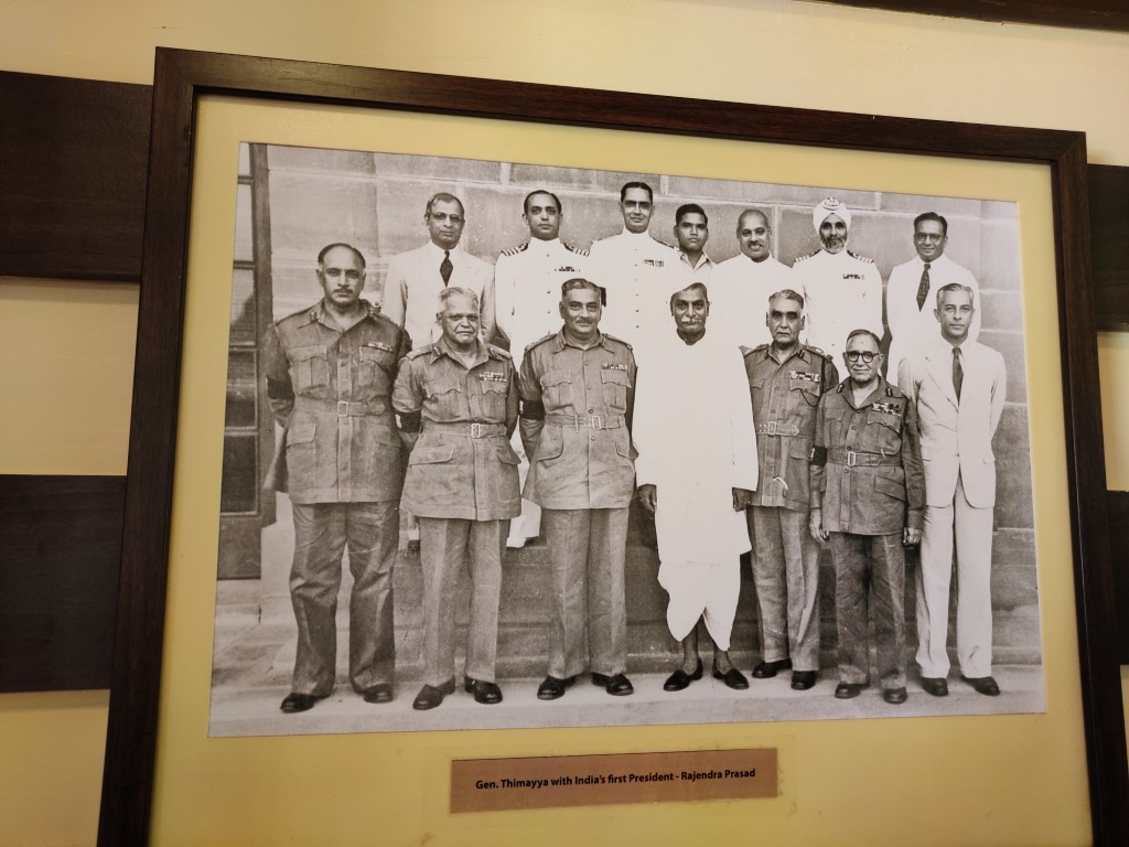 General-Thimayya-with-president-rajendra-prasad